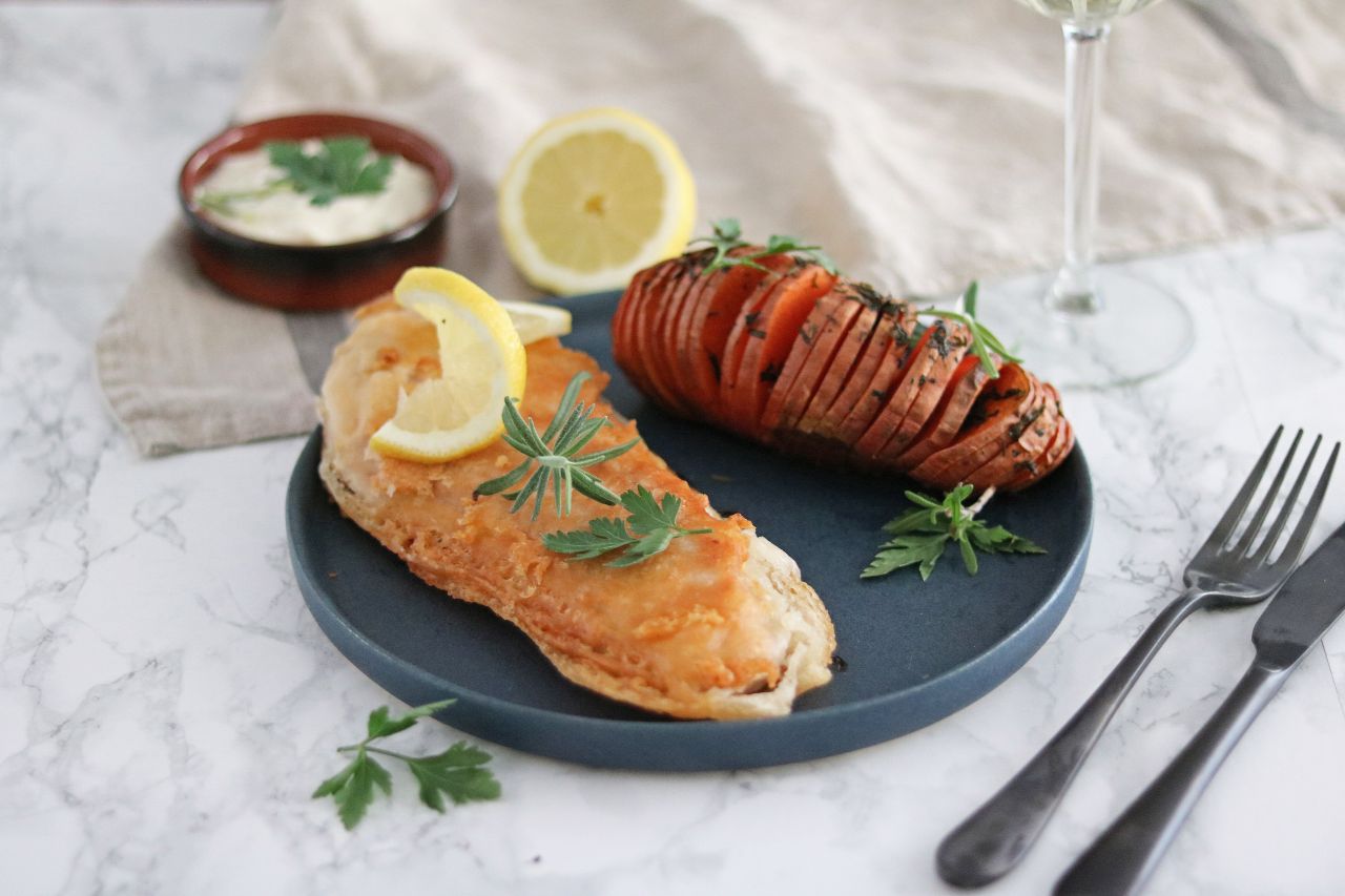 Fancy Fish & Chips: Tempura-Wels mit Fächersüßkartoffel und ...
